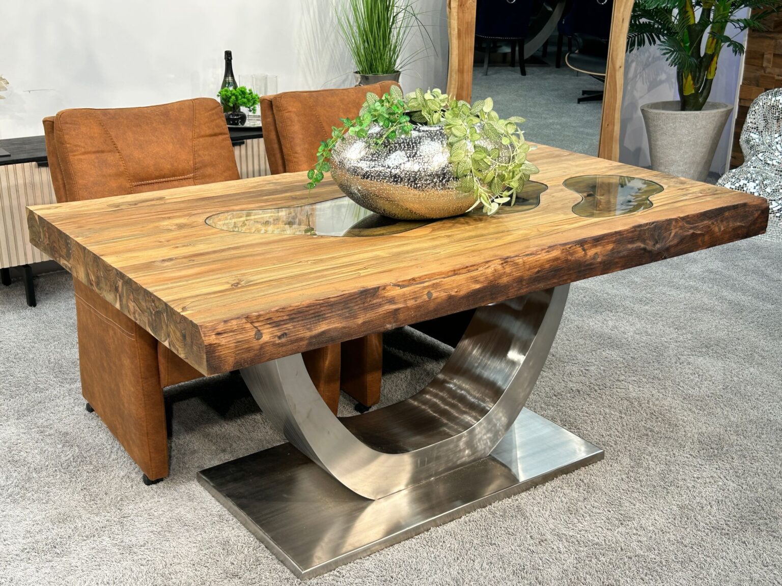Massive dining table DEEP ISLAND | For 6 people made of reclaimed wood